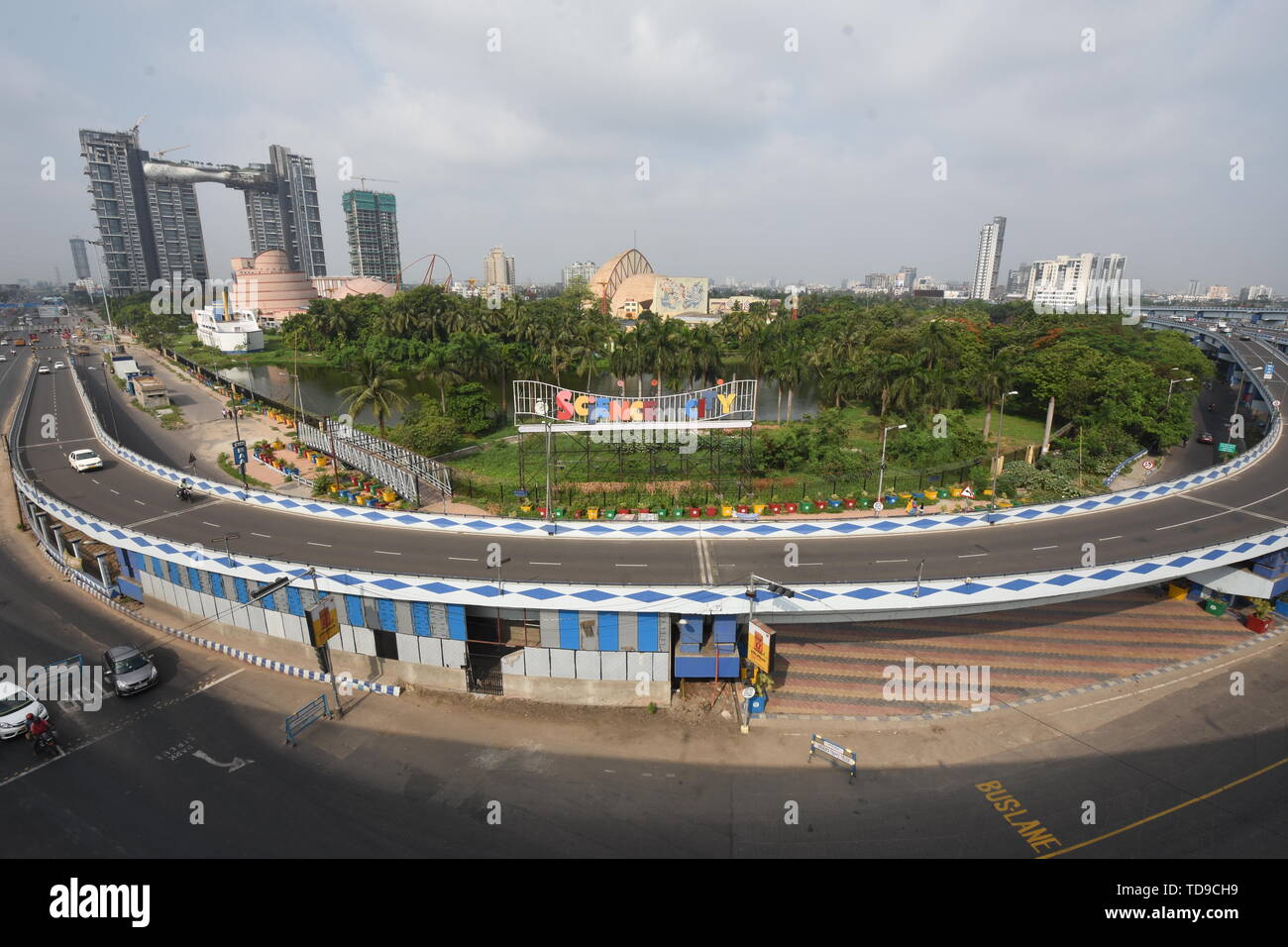 The maa flyover kolkata hi-res stock photography and images - Alamy