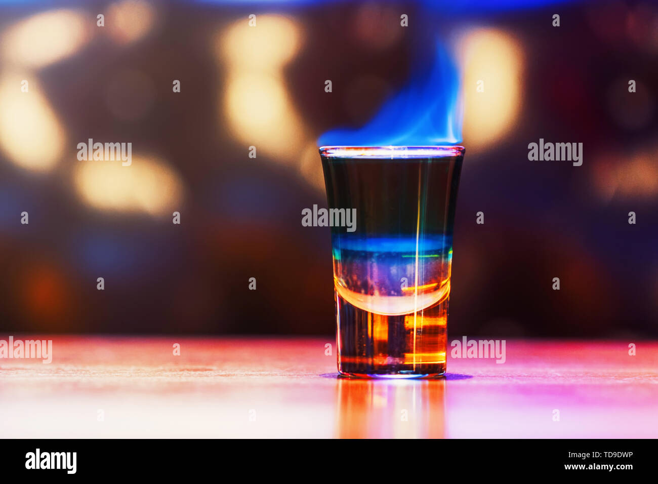 Alcohol Shots On Fire Jack Daniel's Zimt Ananas Cocktail