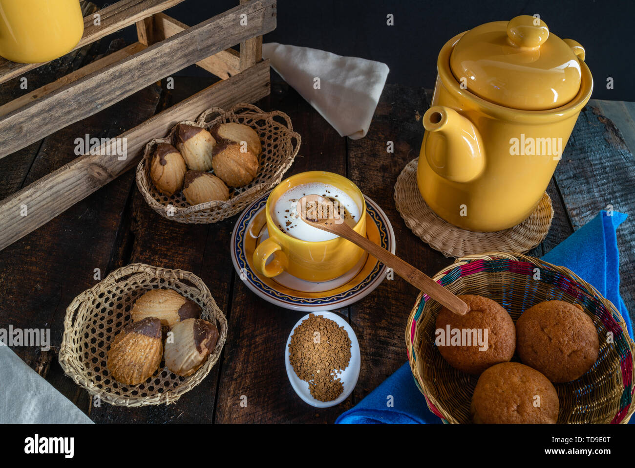 Bakery pastries table hi-res stock photography and images - Alamy