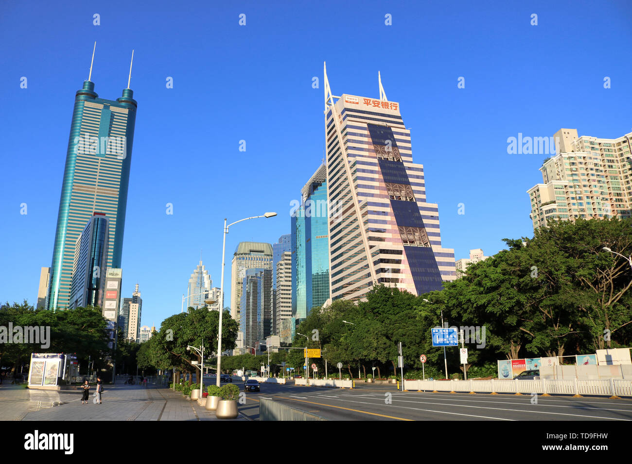 Skyscrapers and tourist buildings hi-res stock photography and images ...