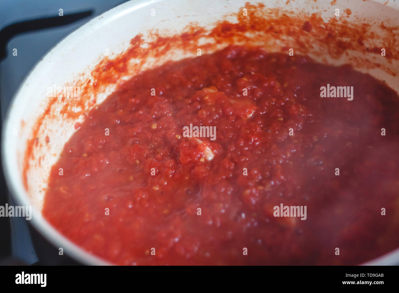 Marinara sauce in pot hi-res stock photography and images - Alamy
