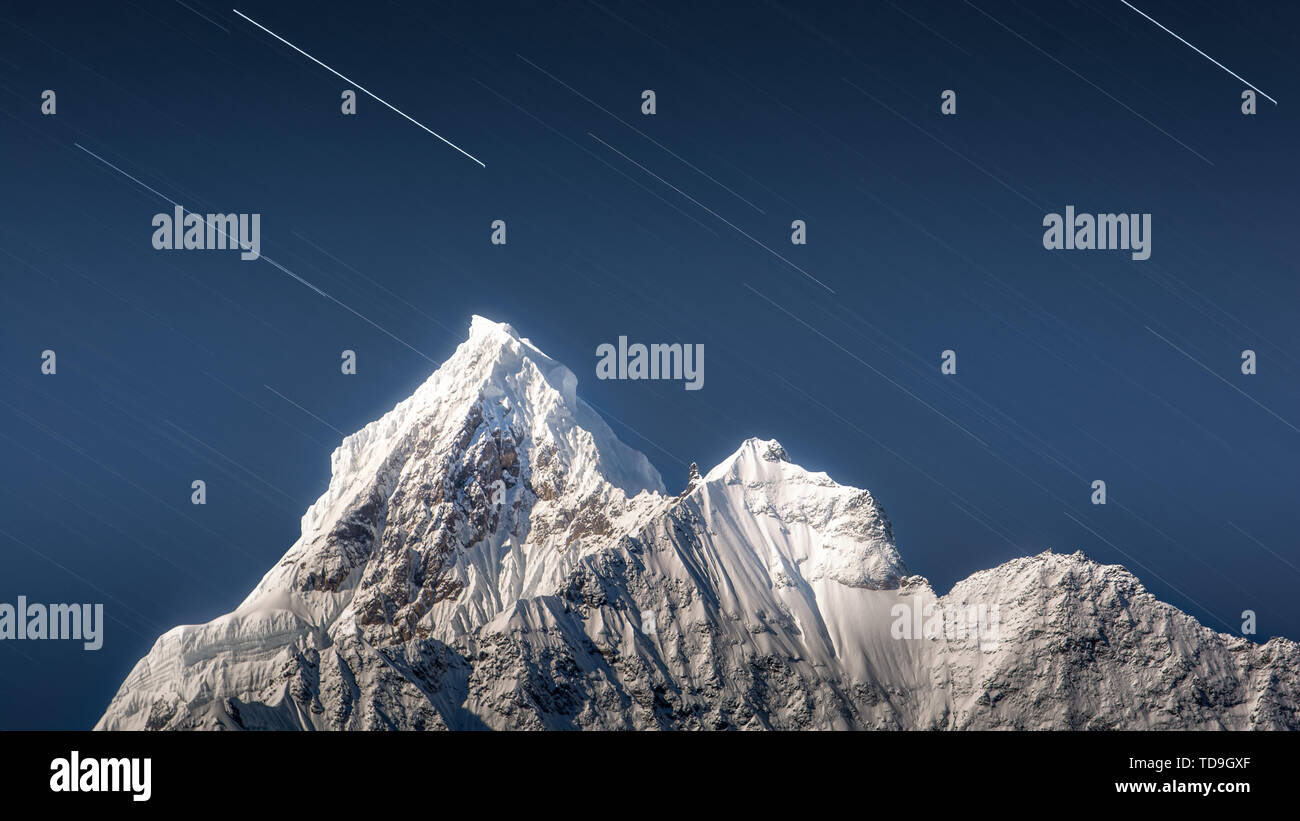 Meri snow mountains hi-res stock photography and images - Alamy