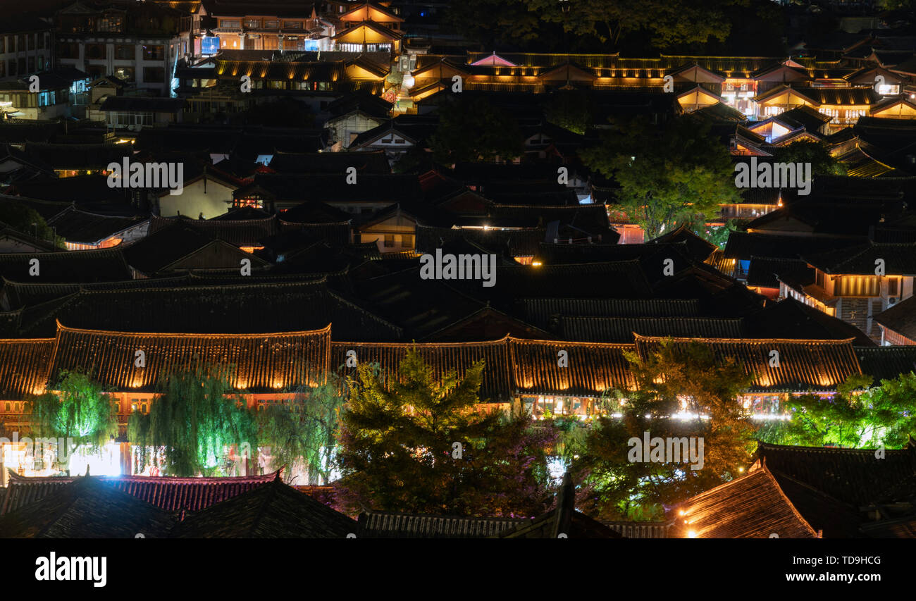 Night view of the ancient city of Lijiang Stock Photo - Alamy
