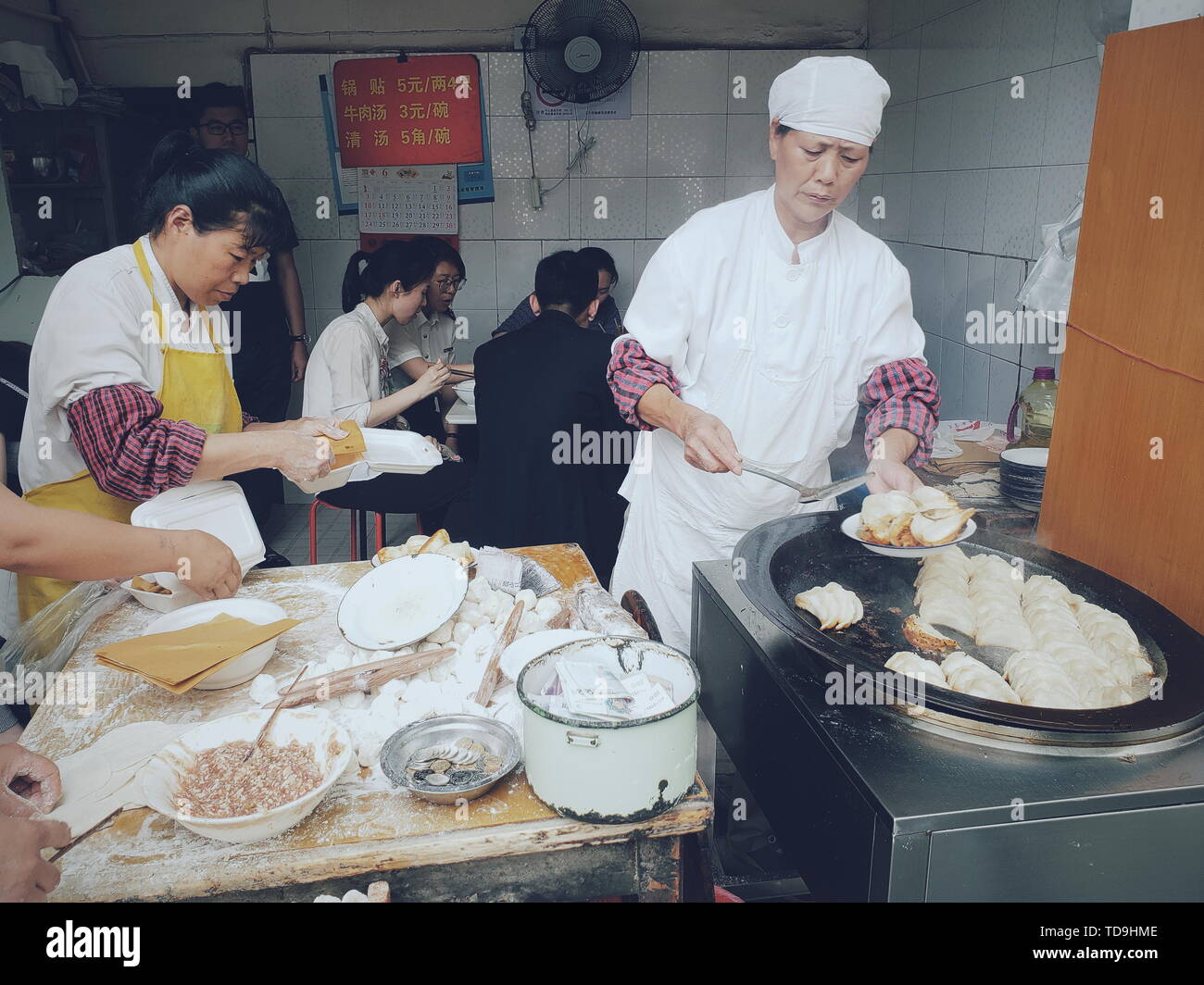 Pot sticker hi-res stock photography and images - Alamy