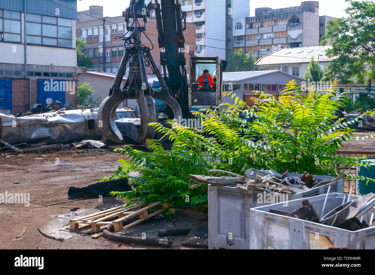 View on machine, loader manipulator with hydraulic grappling claw until ...