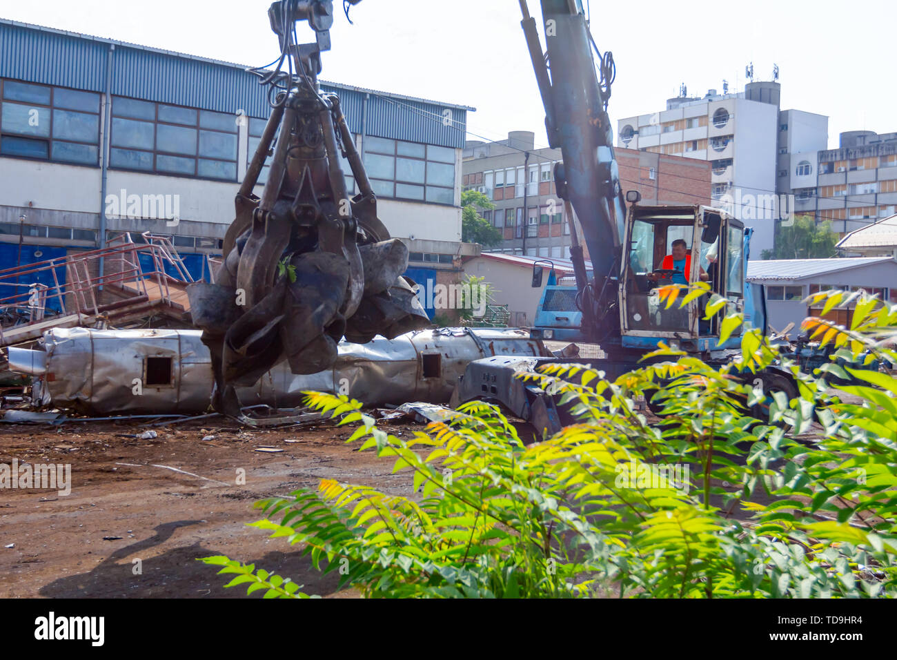 View on machine, loader manipulator with hydraulic grappling claw until ...