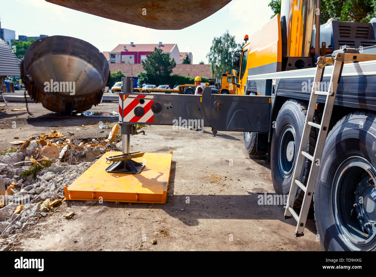 Crane outrigger hi-res stock photography and images - Alamy