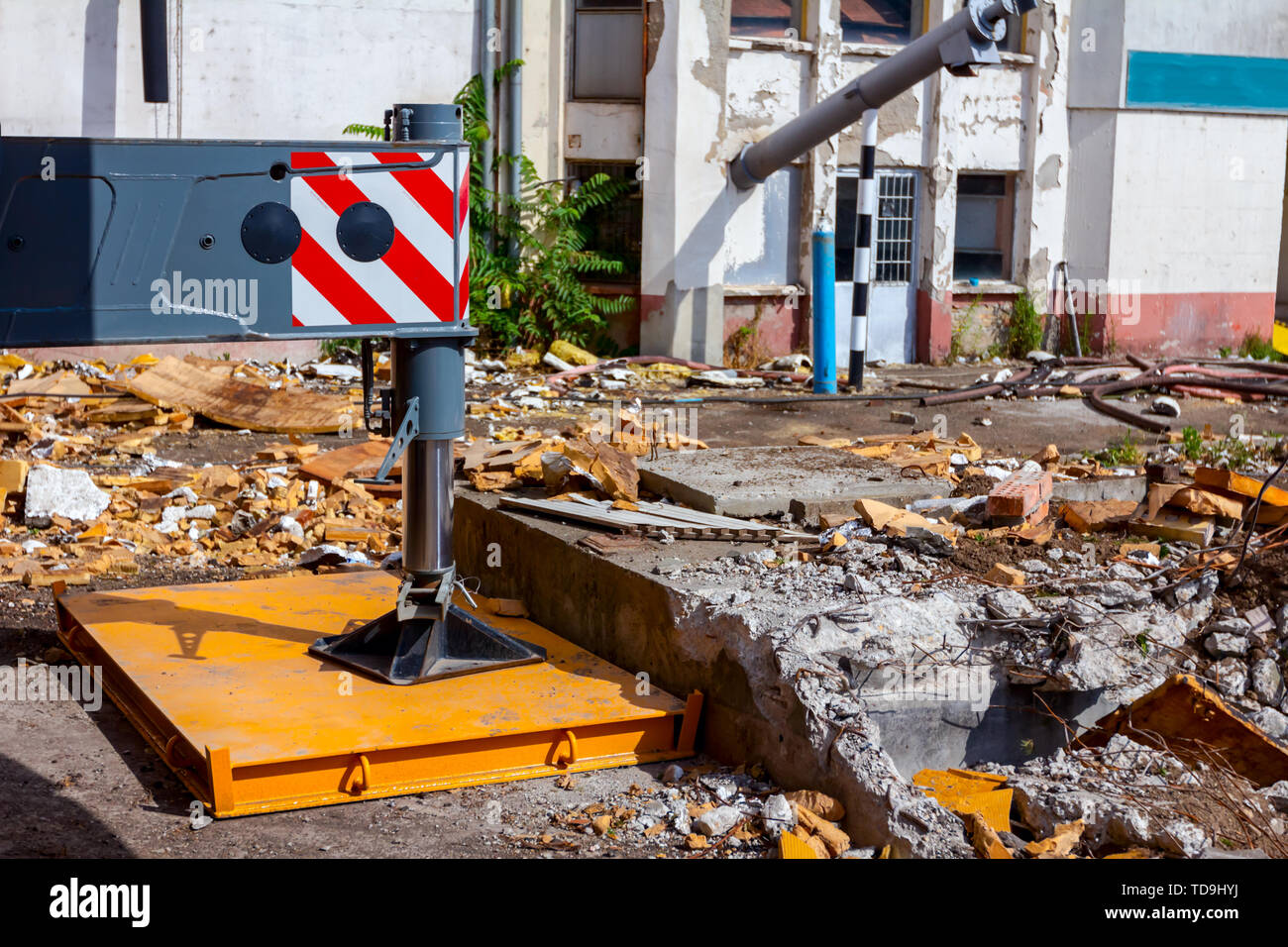 Extended side hydraulic outrigger to increase crane stability until is ...