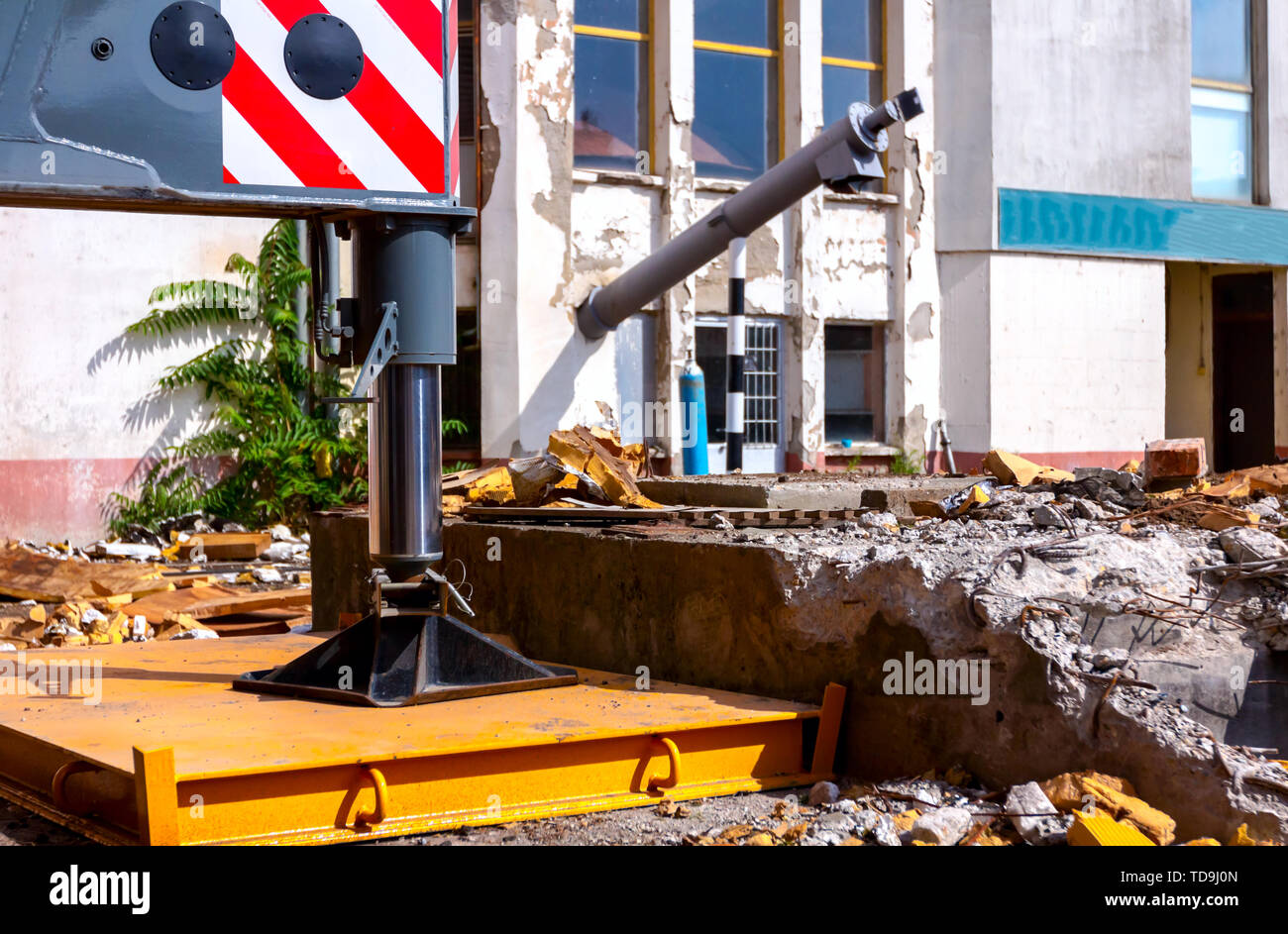 Extended side hydraulic outrigger to increase crane stability until is ...