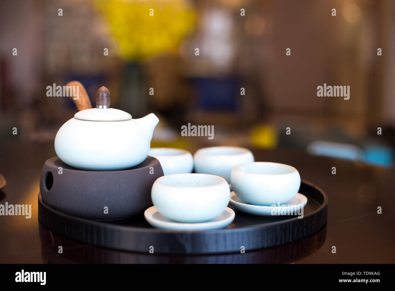 Chinese tea set on plate Stock Photo - Alamy