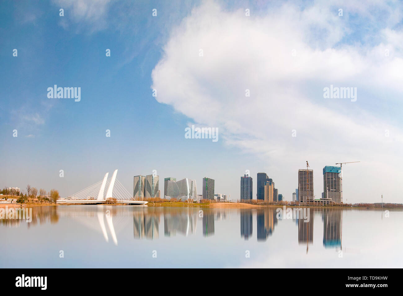 Lake side housing hi-res stock photography and images - Alamy