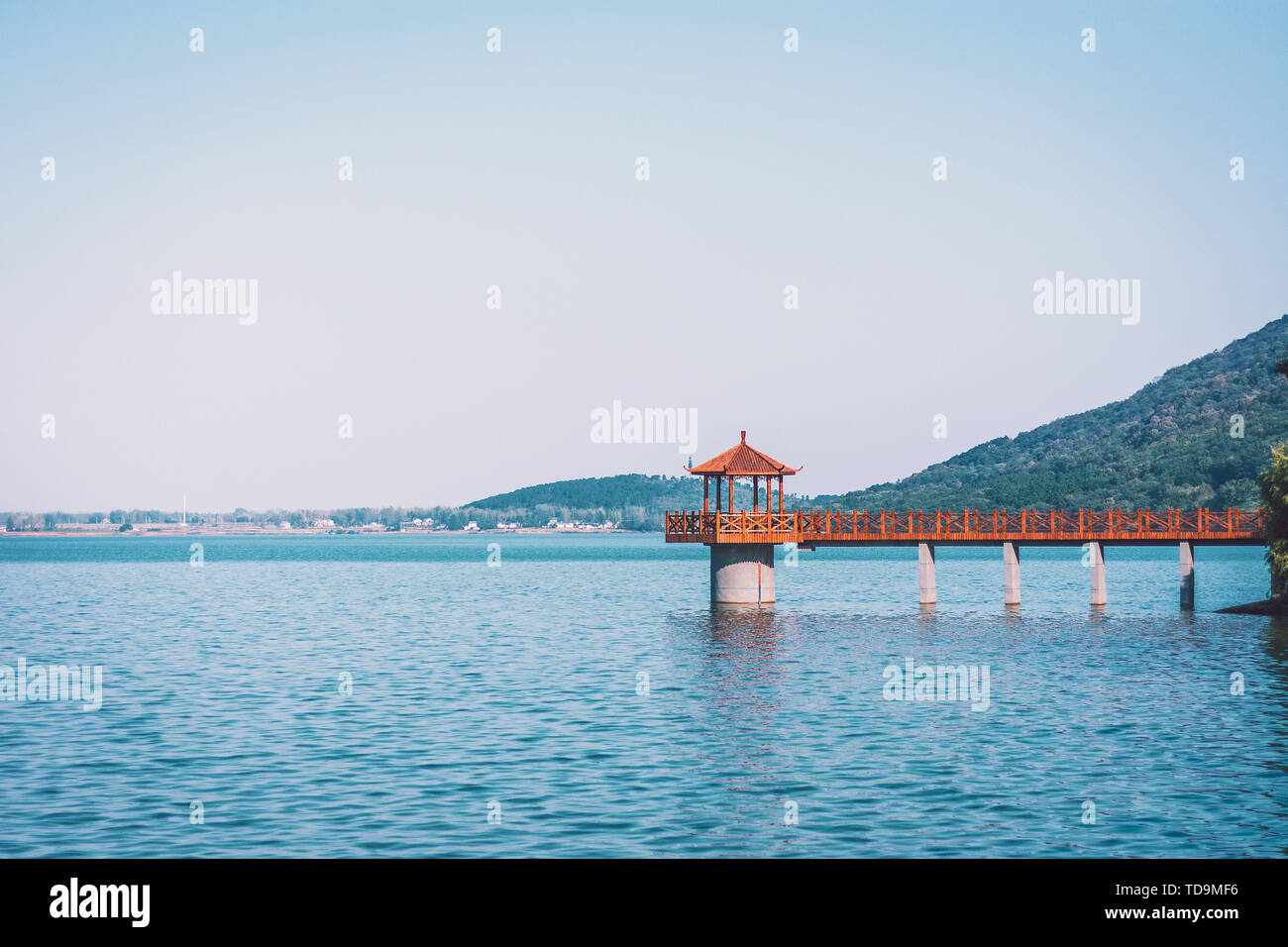 Sparkling lake islands hi-res stock photography and images - Alamy