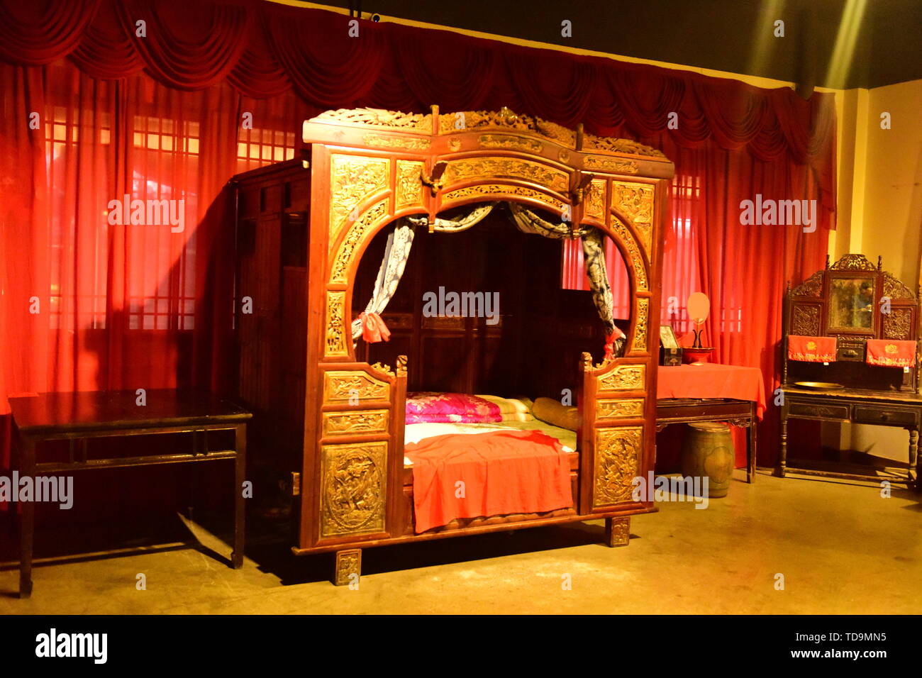 Ancient bed of Ming and Qing dynasties Stock Photo - Alamy