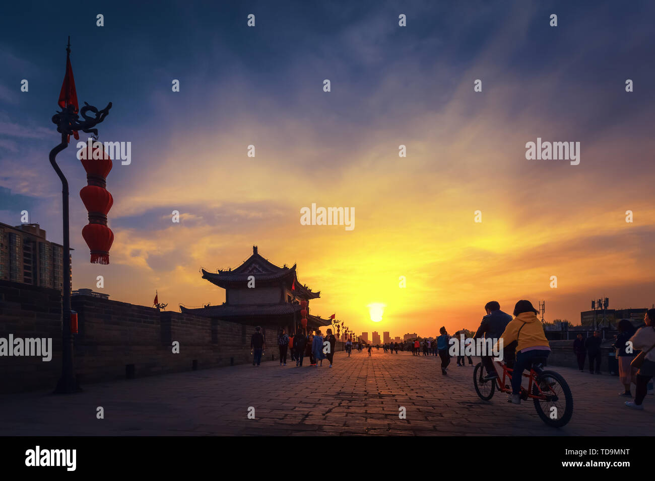 The Sunset of the Wall of Changan, photographed on the walls of Xi'an ...