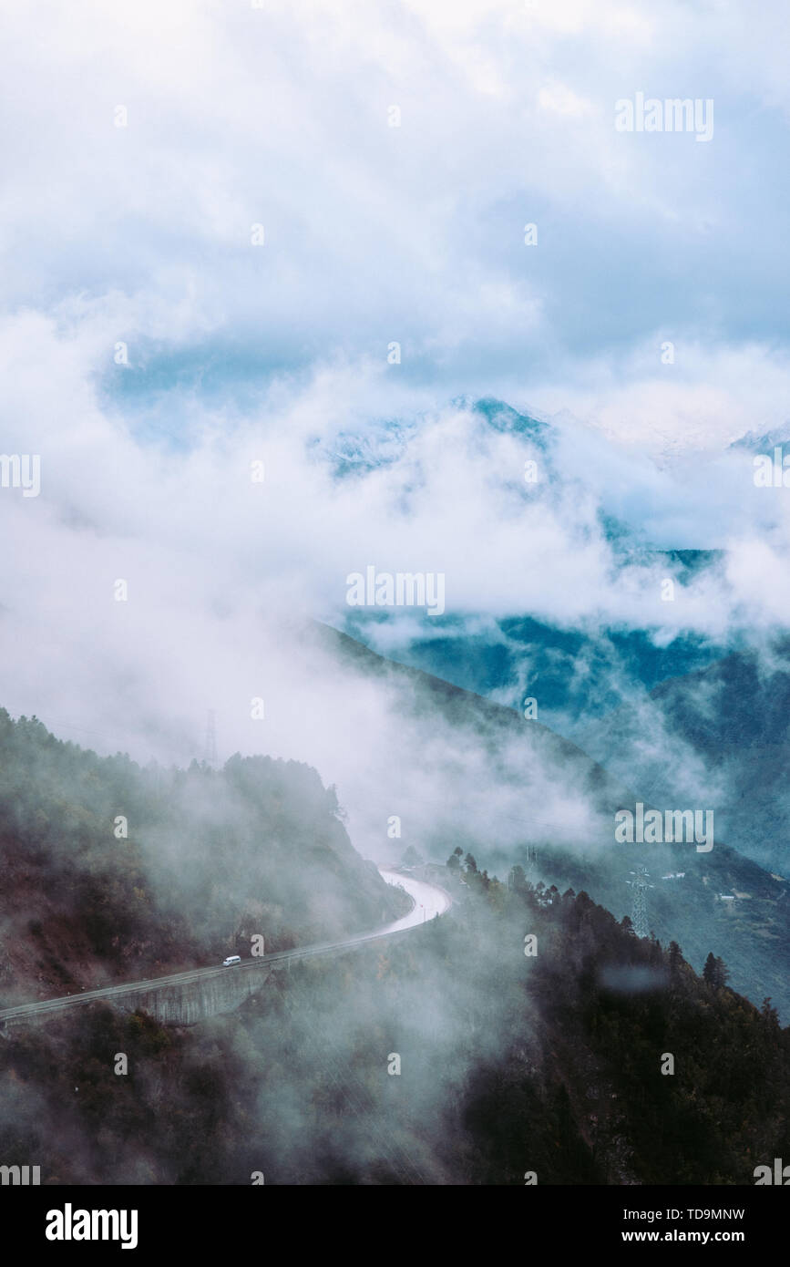 Meri Snow Mountain, Yunnan Stock Photo - Alamy