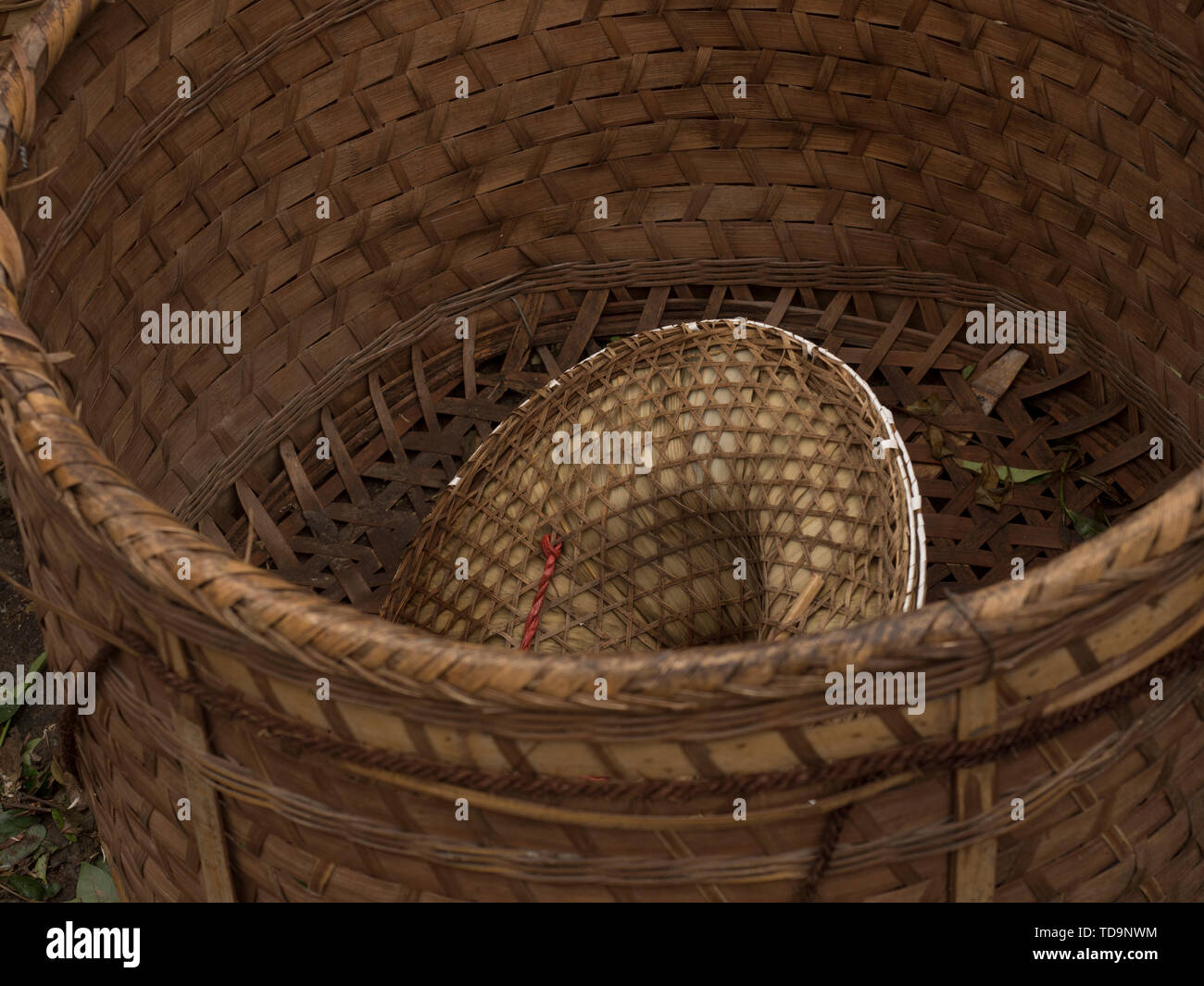 Tea baskets hi-res stock photography and images - Alamy
