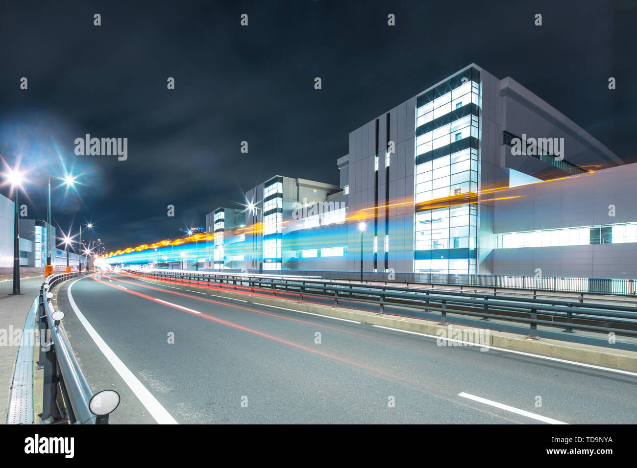 traffic on road in downtown of tokyo at twilight Stock Photo - Alamy
