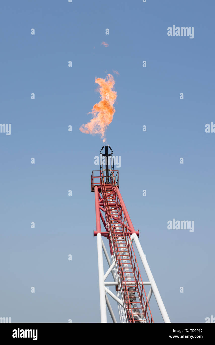 Offshore oil rig fire hi-res stock photography and images - Alamy