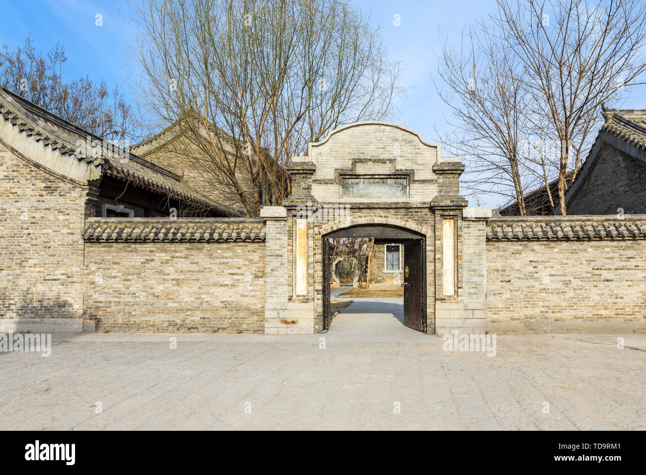 Ancient residential compound in Donga Jiao City Stock Photo - Alamy