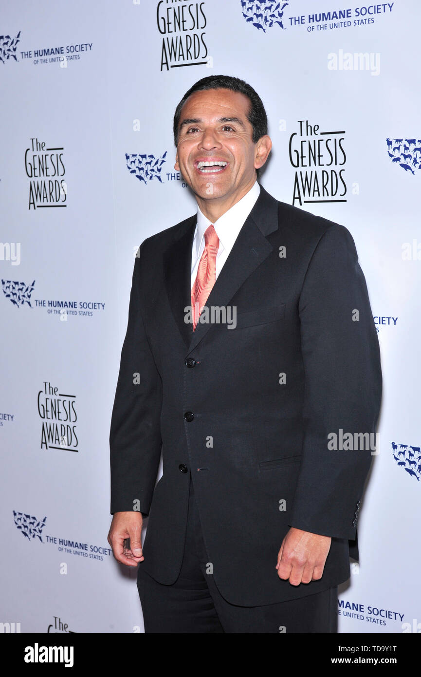 LOS ANGELES, CA. March 29, 2008: Los Angeles Mayor Antonio Vllaraigosa ...