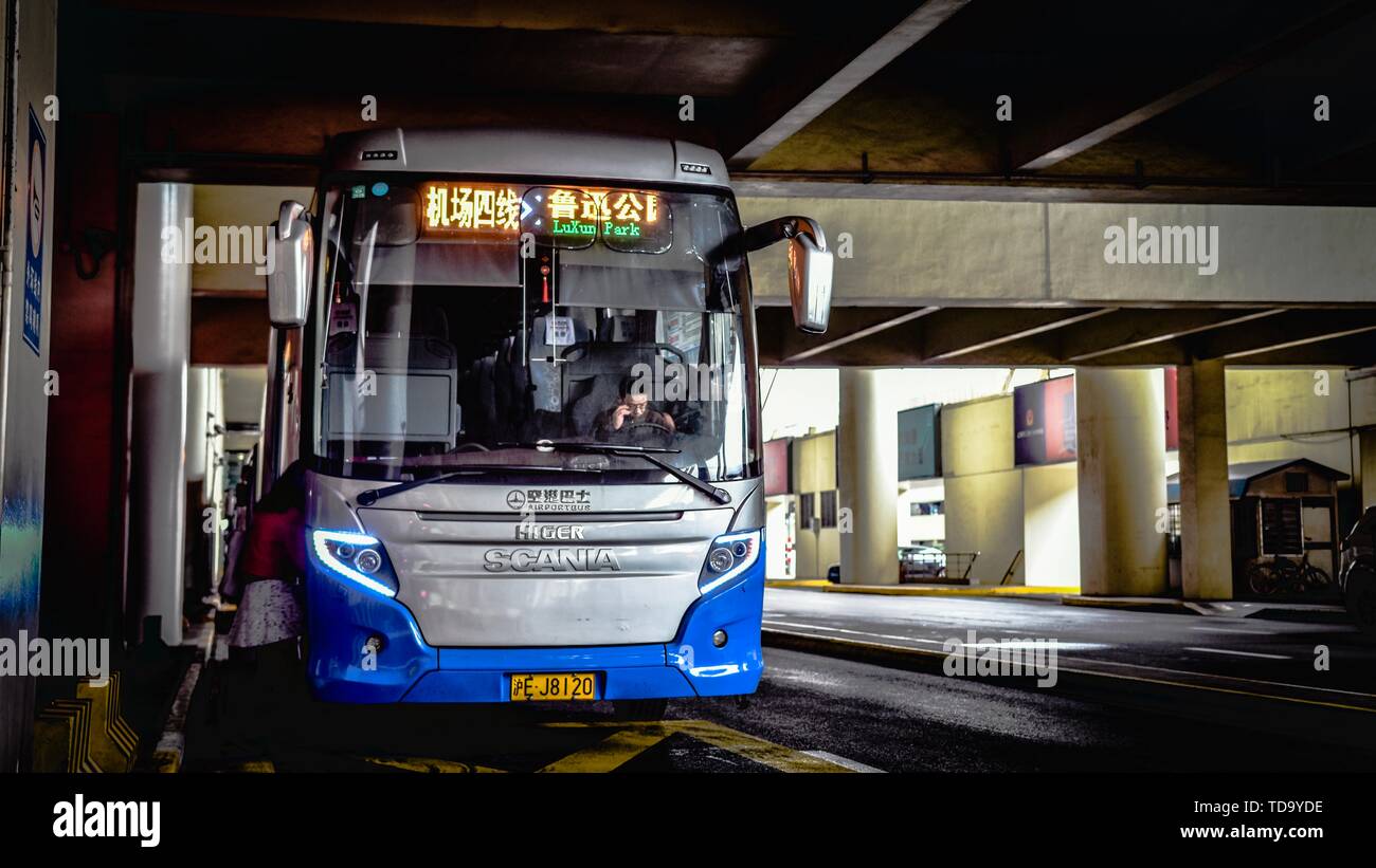 Shanghai Airport Bus Stock Photo - Alamy