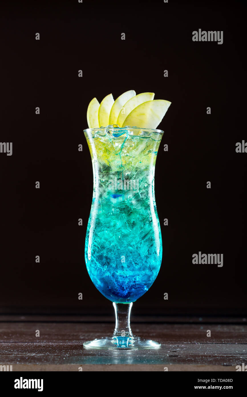 classic cocktail on a dark bar Stock Photo - Alamy