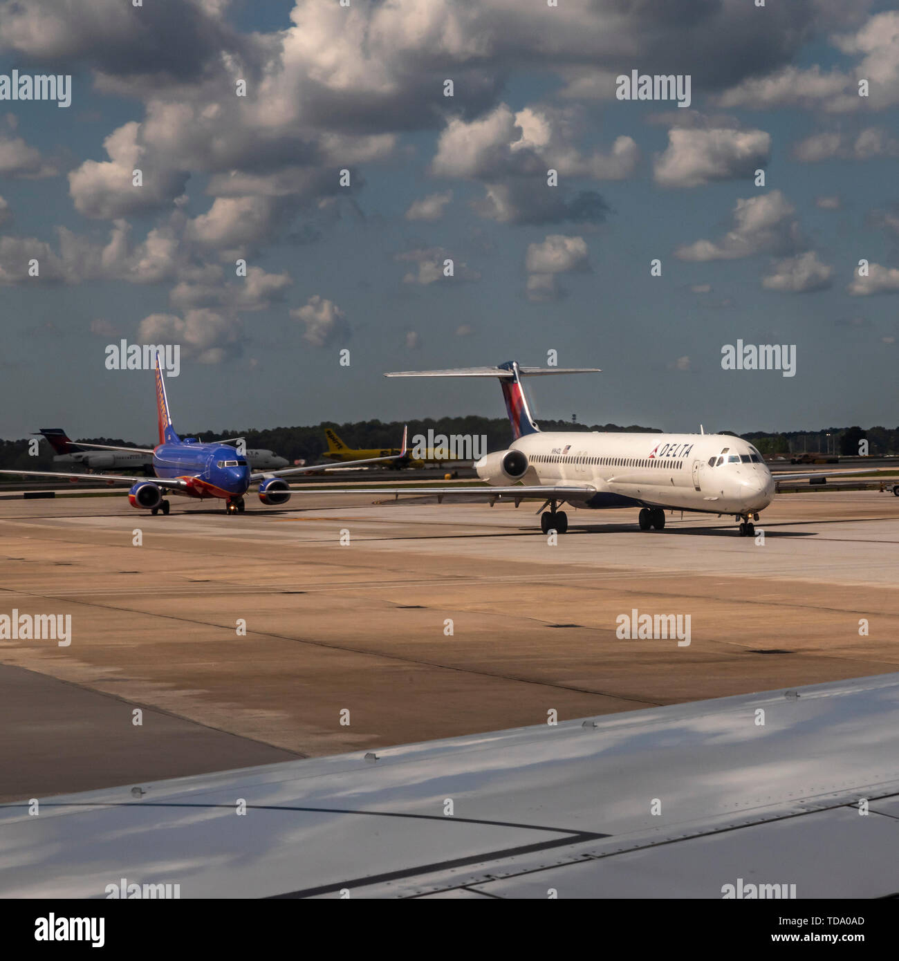 Atlanta airport southwest airlines hi-res stock photography and images ...