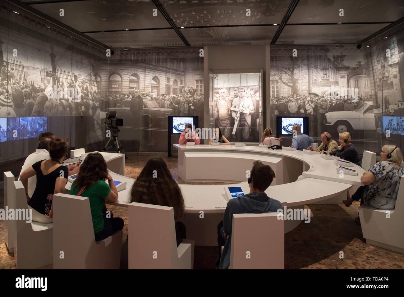 1989 polish round table talks hi-res stock photography and images - Alamy