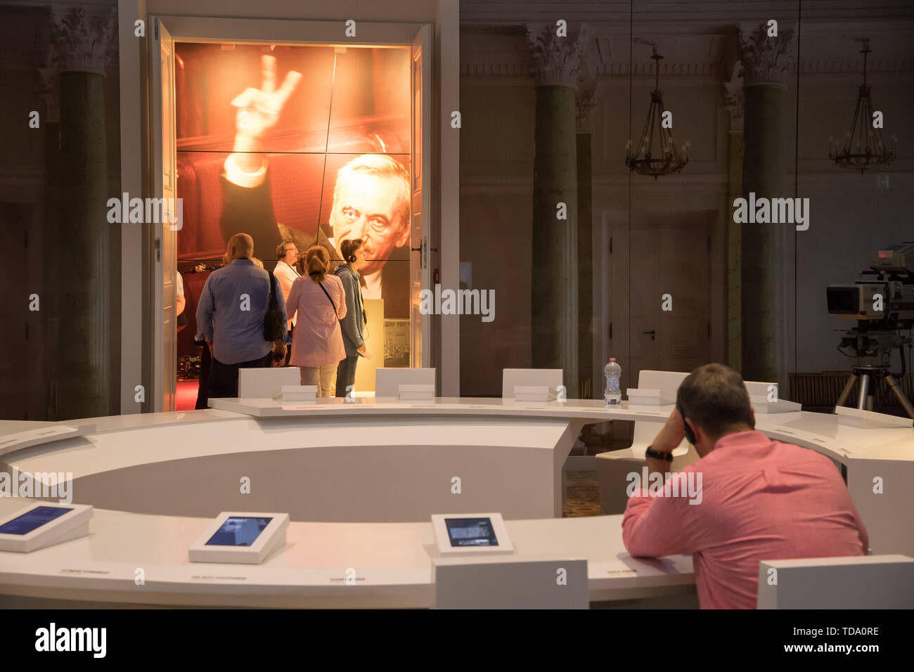 Polish round table agreement hi-res stock photography and images - Alamy