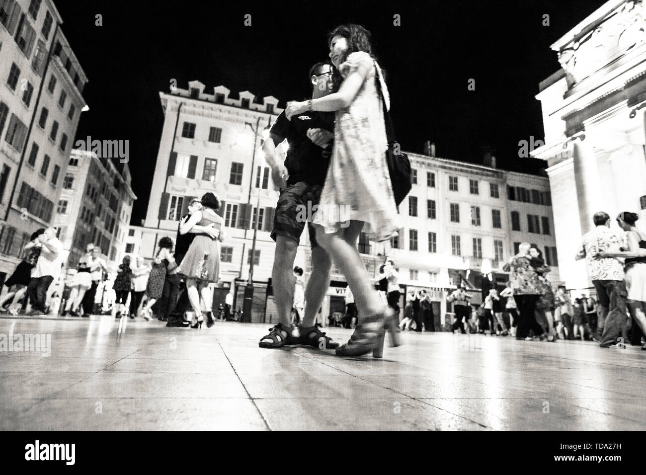 Marseille streets dance hi-res stock photography and images - Alamy