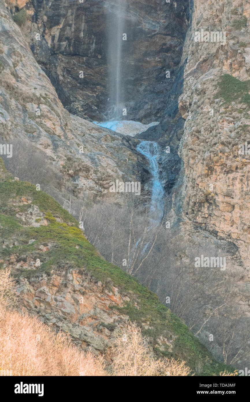 Real waterfall hi-res stock photography and images - Alamy