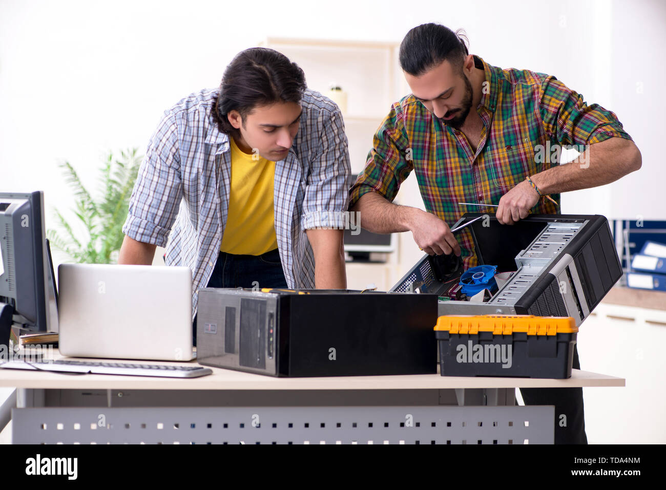 IT engineers working on hardware issue Stock Photo - Alamy