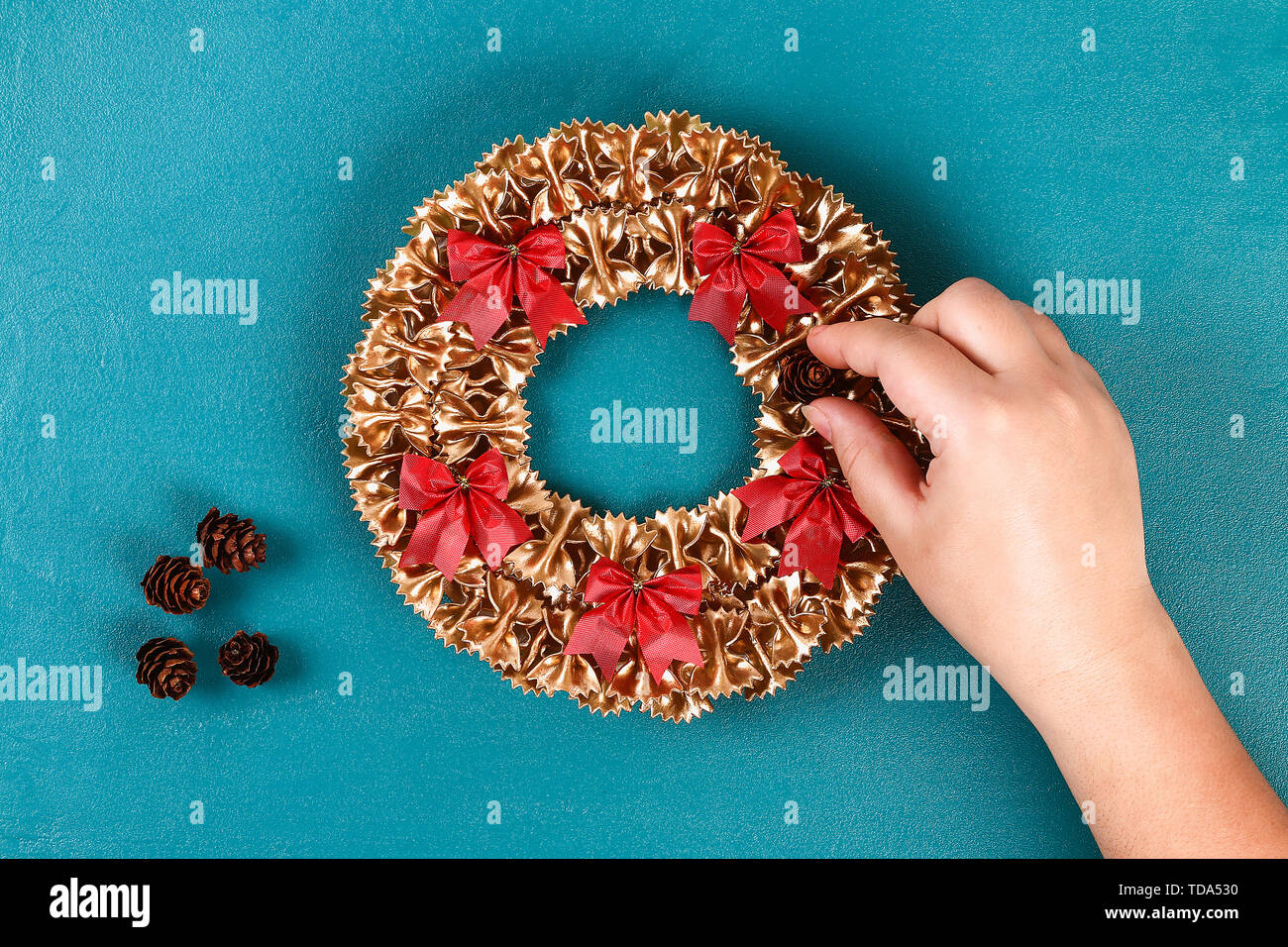 Diy Christmas pasta wreath on blue background. Gift idea, decor ...