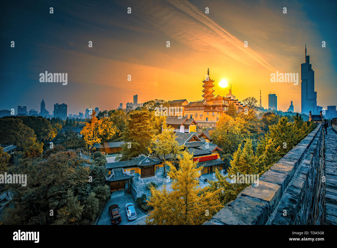 This seat above Taicheng coincides with the setting sun, the Jiming ...