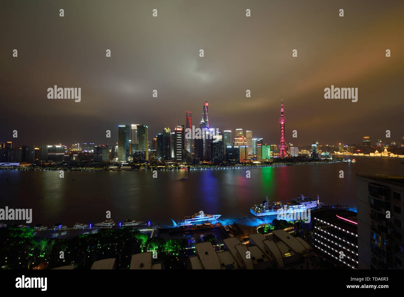 Night shanghai bay downtown reflection hi-res stock photography and ...