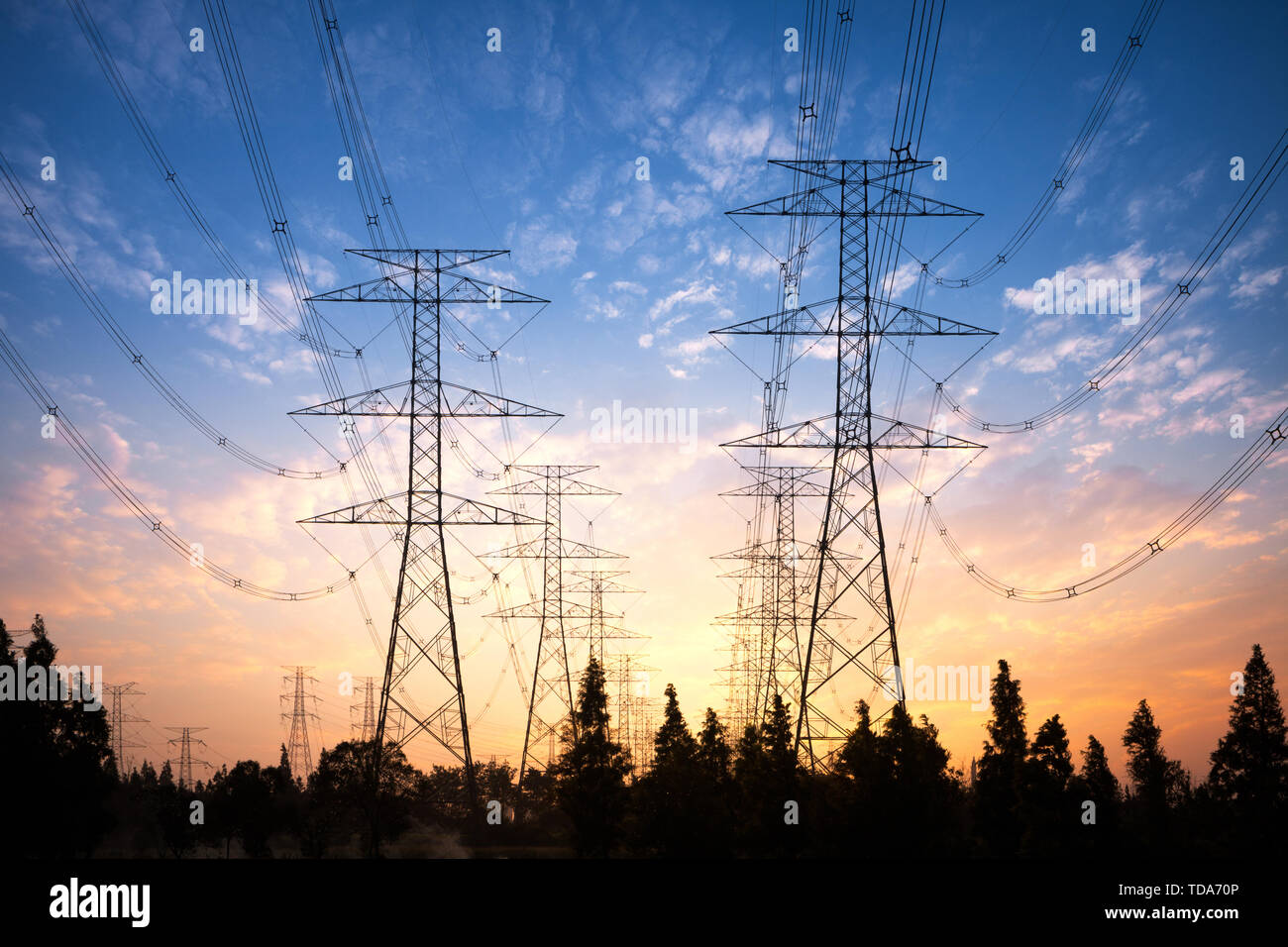 Power_pylons hi-res stock photography and images - Alamy