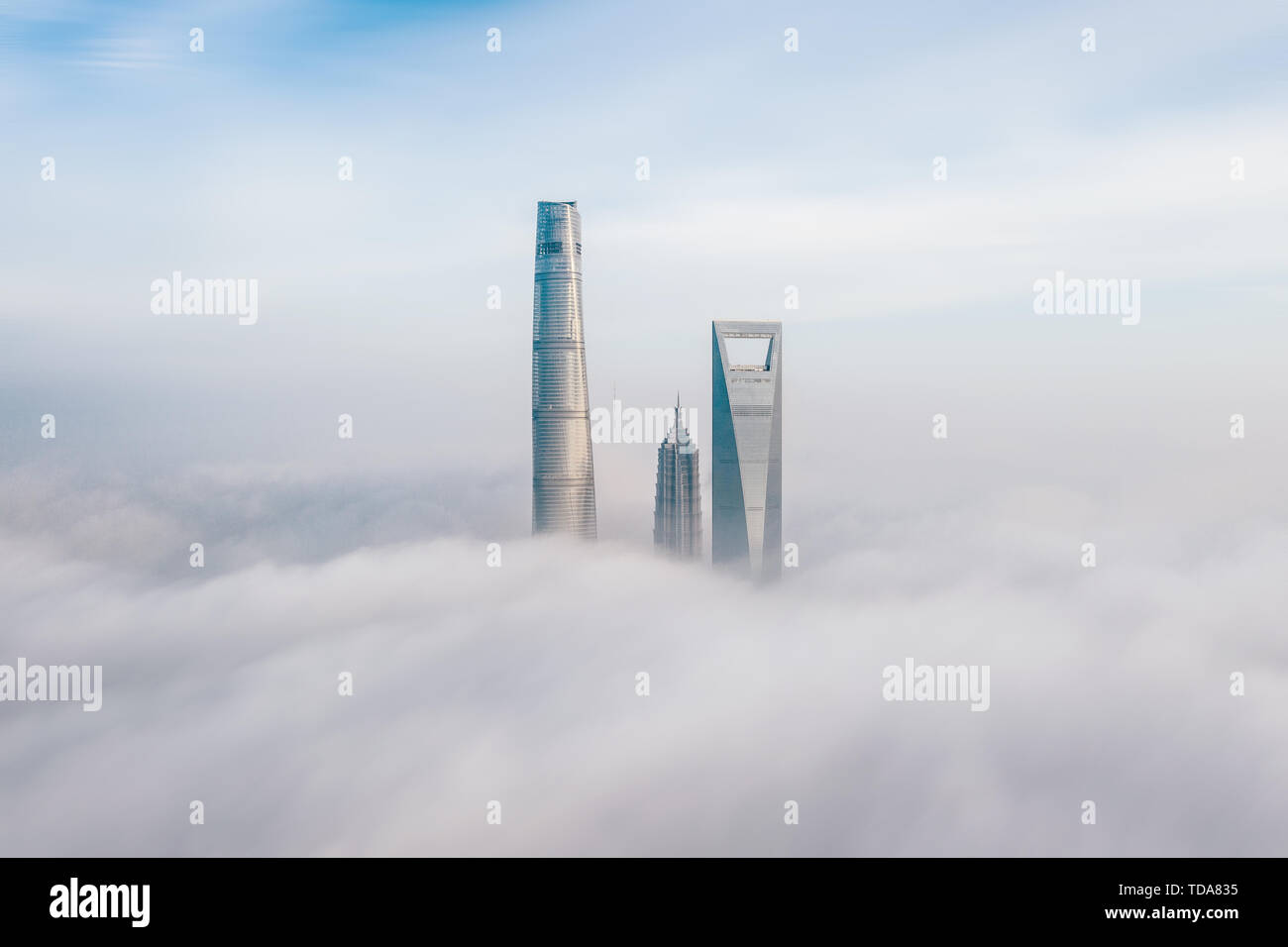 Shanghai advection fog hi-res stock photography and images - Alamy