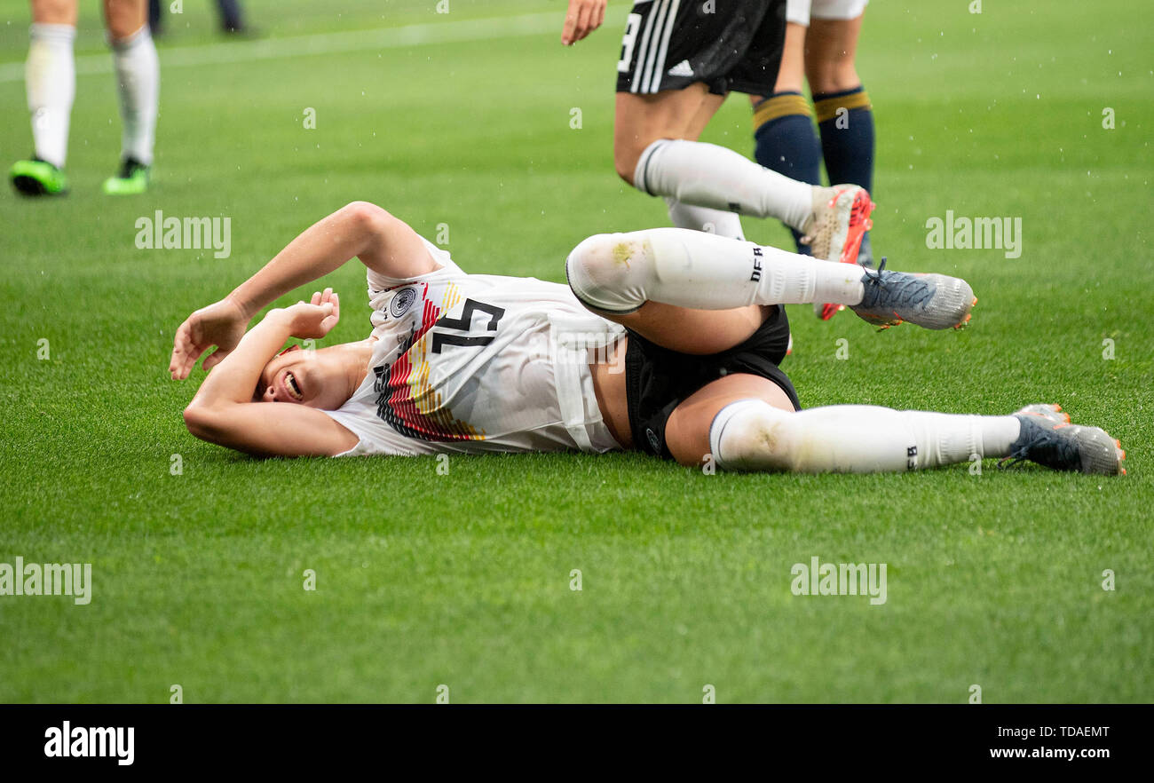 Valenciennes, France. 12th June, 2019. Giulia GWINN (GER) injured on ...