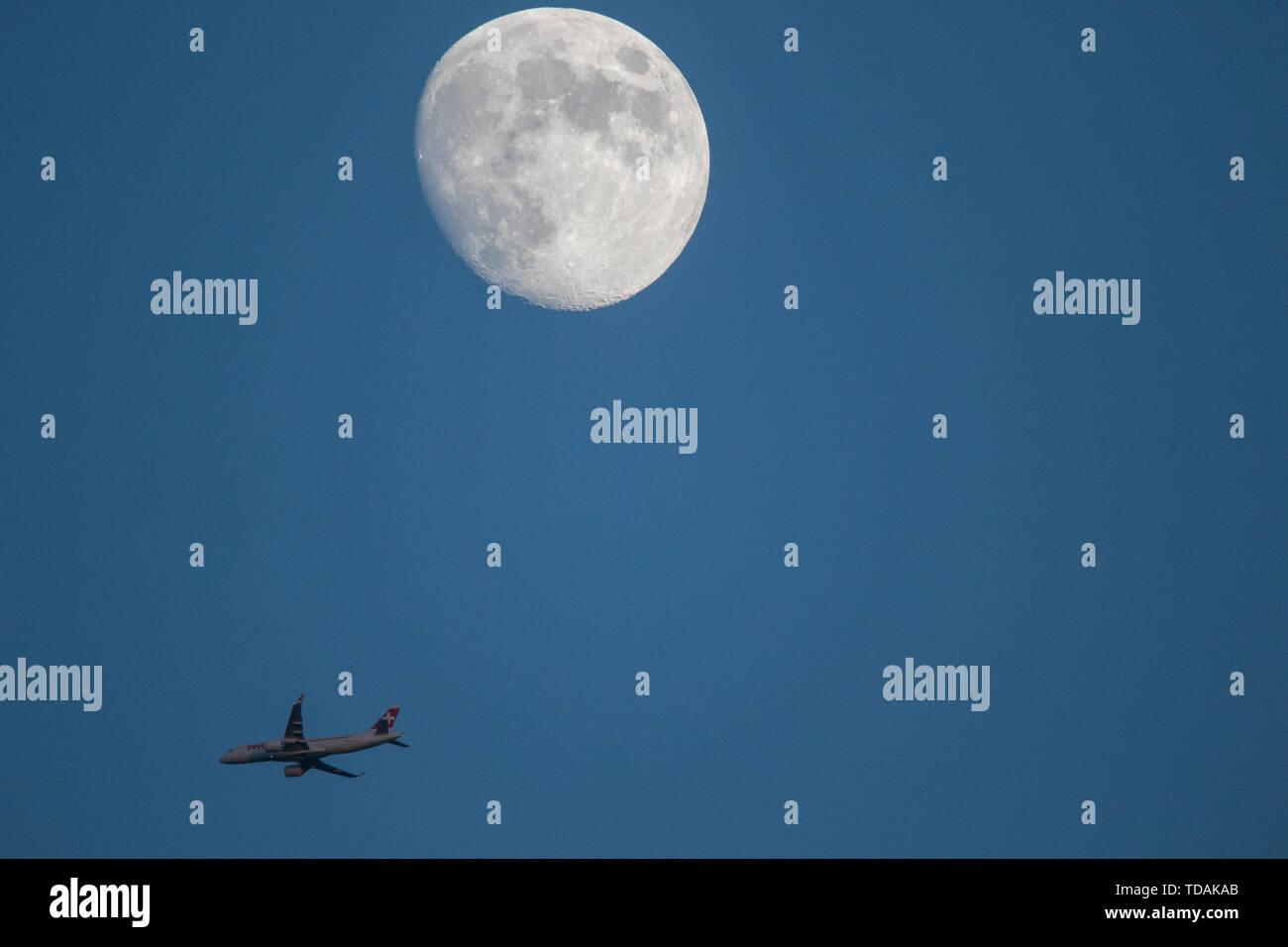 News air moon hi-res stock photography and images - Alamy