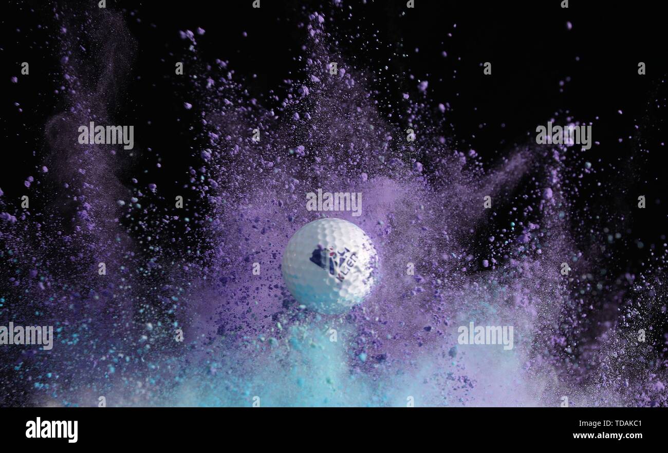 firo. 14.06.2019 drum, holi powder, paint powder, explosion, golf ball ...