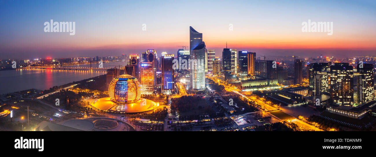 Devices in data center hi-res stock photography and images - Alamy