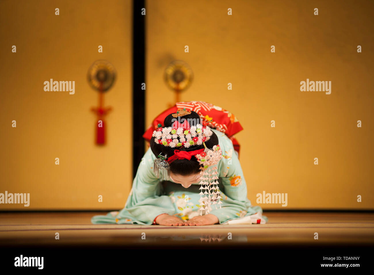 Japanese traditional performance, geisha Stock Photo - Alamy