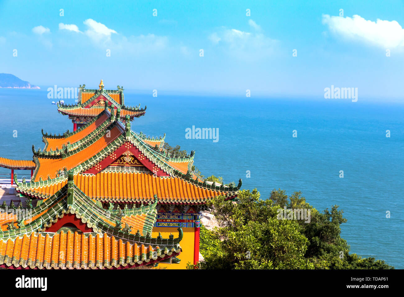 Pearl bay temples hi-res stock photography and images - Alamy