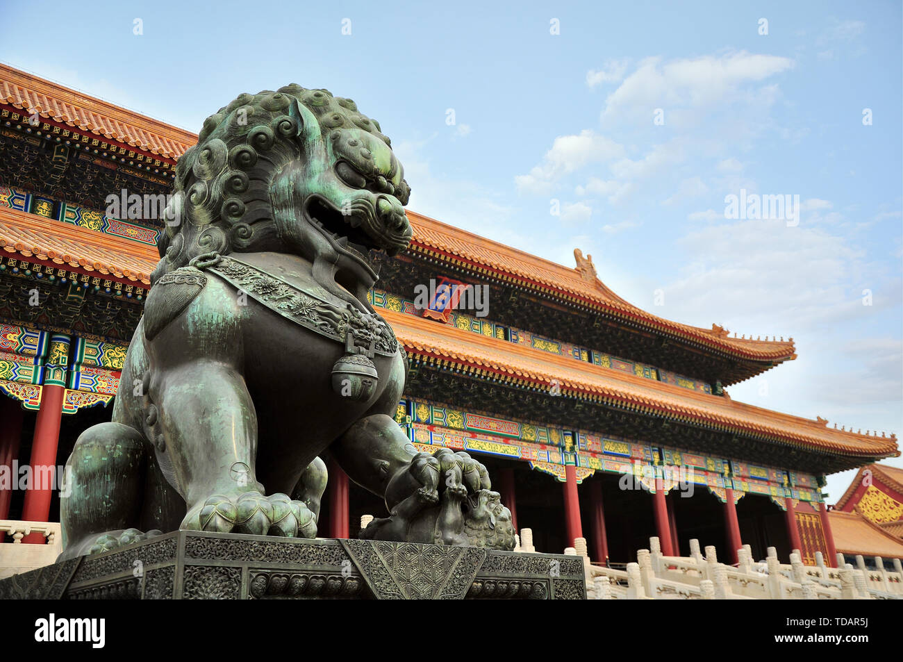 Tourist Emperor Sculpture is banned from temples, ancient imperial ...