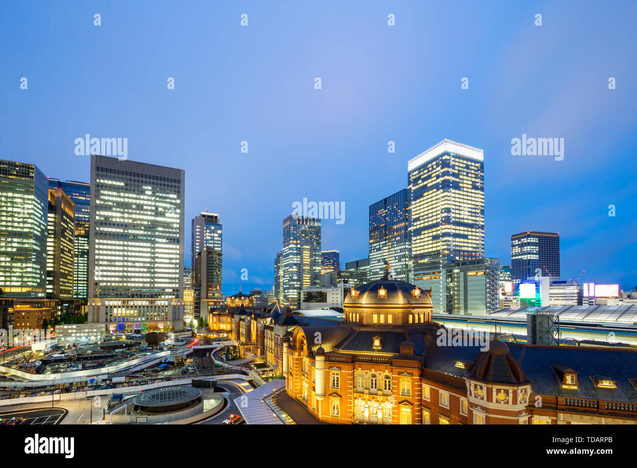 modern buildings in midtown of tokyo at twilight Stock Photo - Alamy