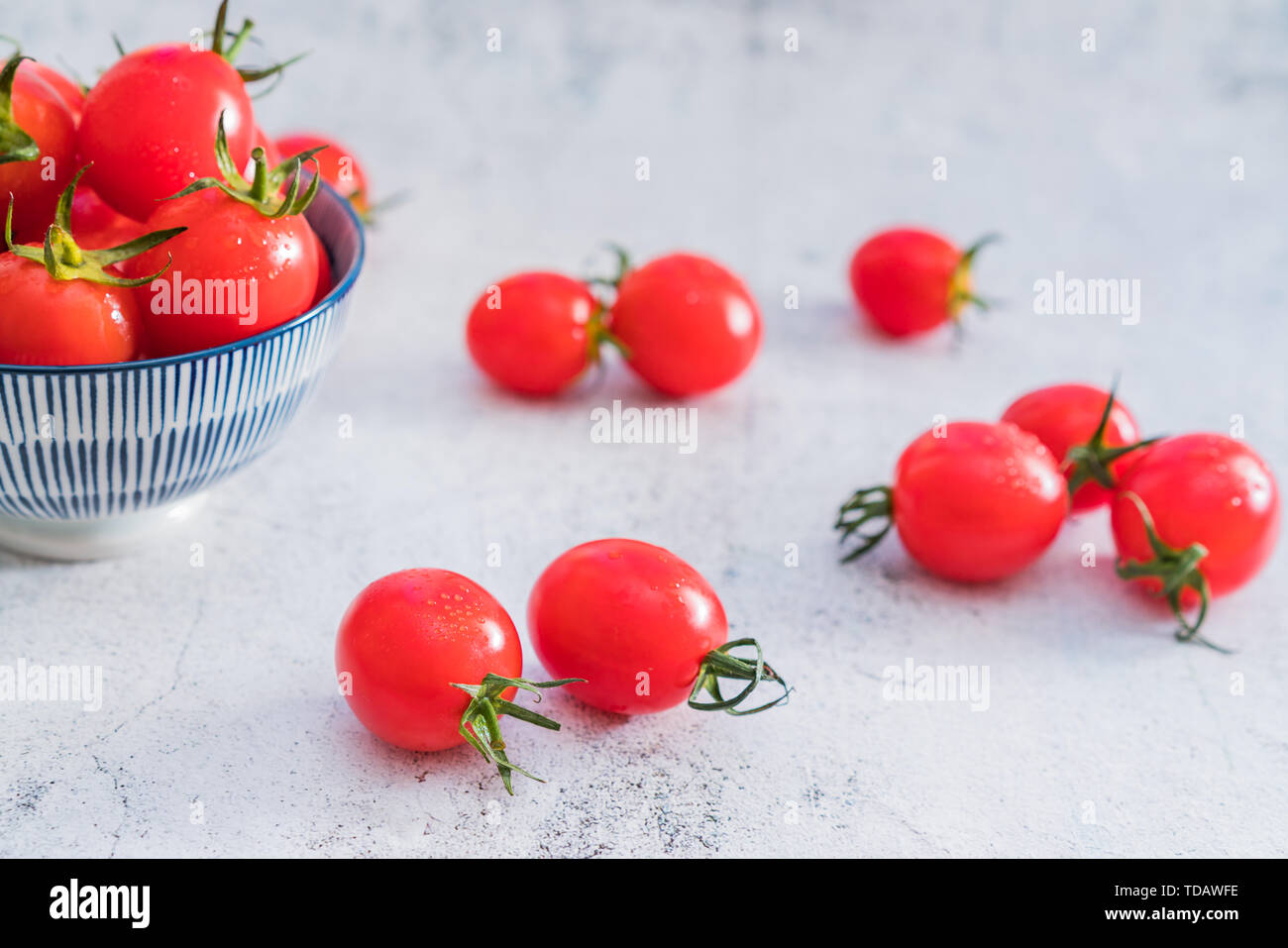 A bowl of fresh little tomatoes Stock Photo - Alamy