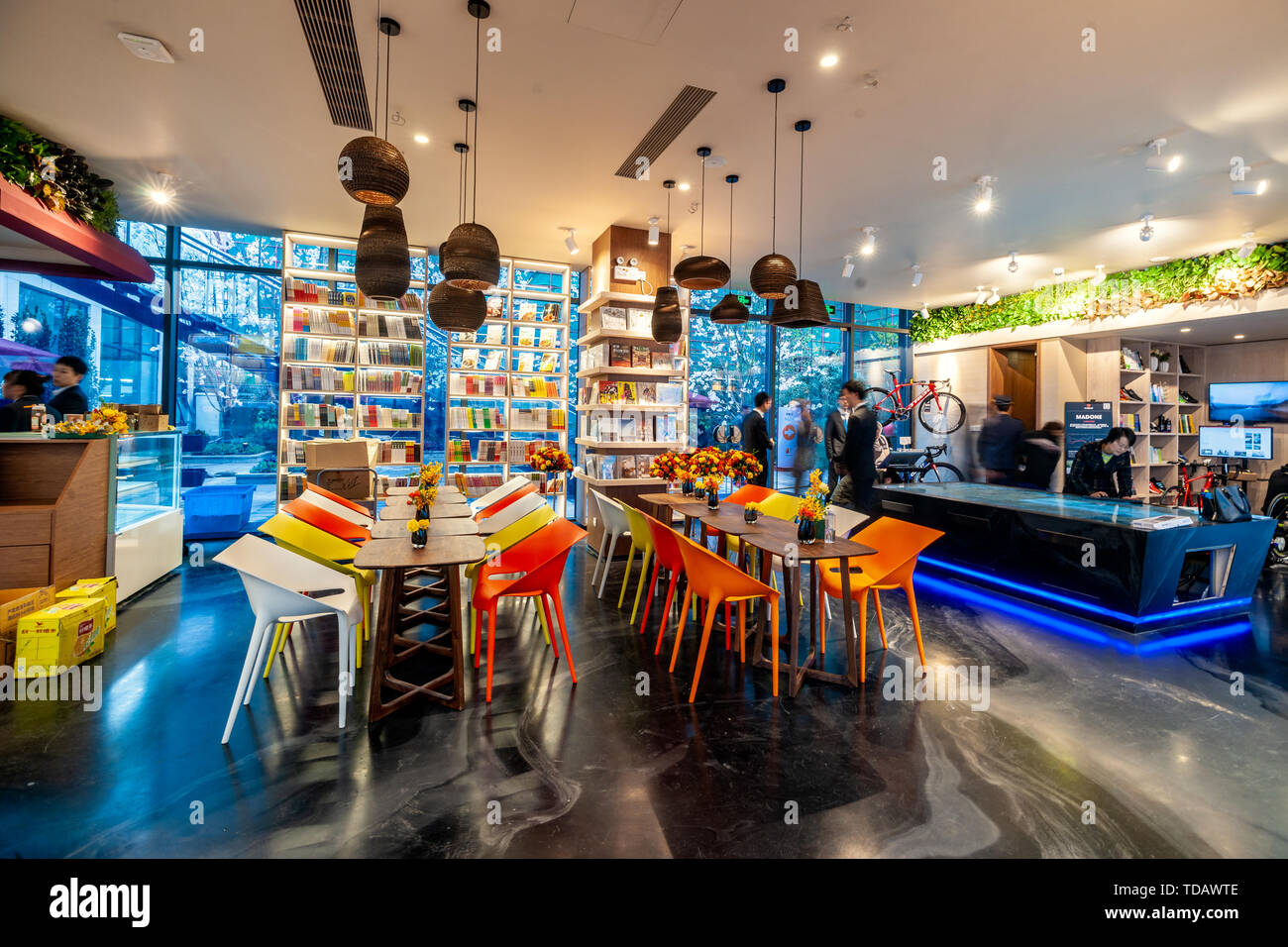 Bookstore bar hi-res stock photography and images - Alamy