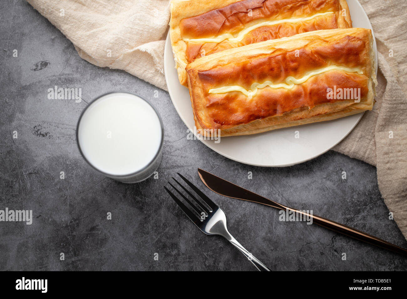Hand torn bread hi-res stock photography and images - Alamy