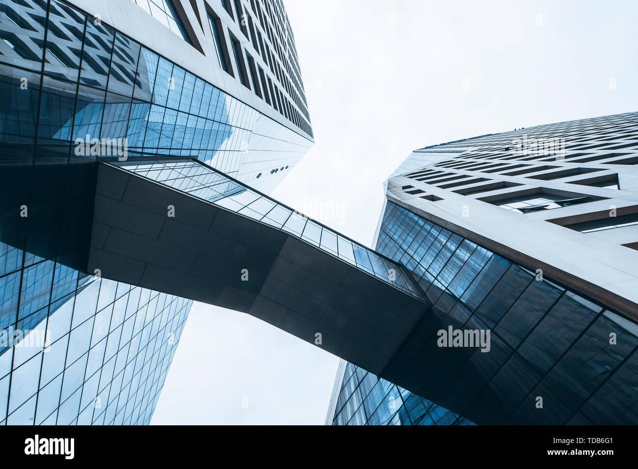 Modern financial architecture glass hi-res stock photography and images ...
