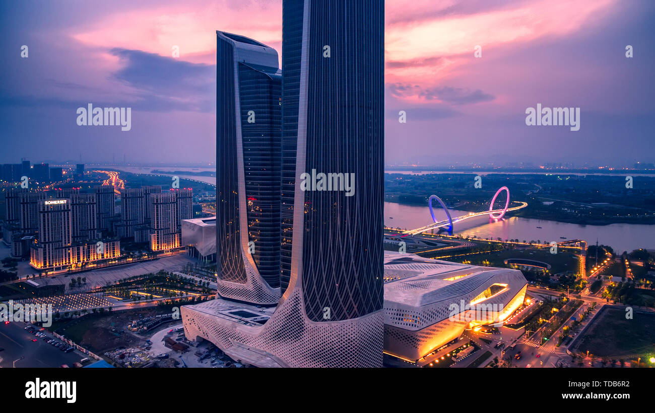 Skyscrapers and gemini buildings hi-res stock photography and images ...